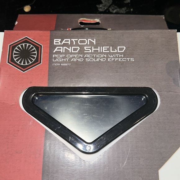 Disney | Toys | Disney Parks Exclusive Star Wars Batonshield Pop Open W ...